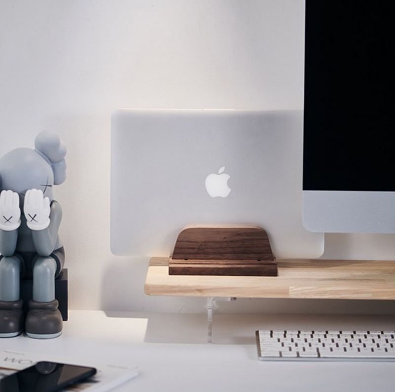 Vertical Laptop Dock for Ergonomic Workspace Transformation