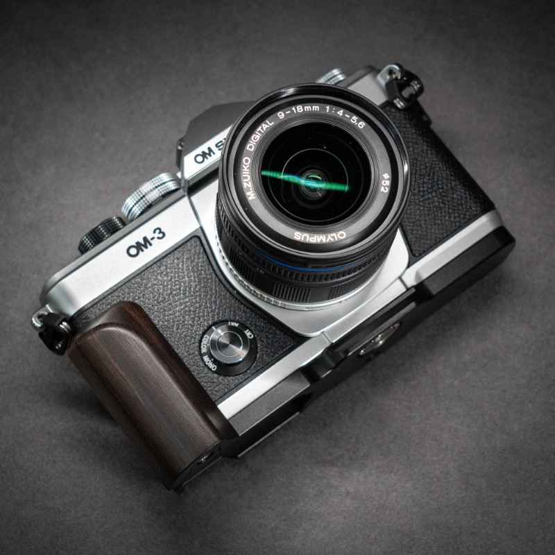 L-Shape Wooden Grip for OM3 – Walnut & Ebony | Arca Compatible