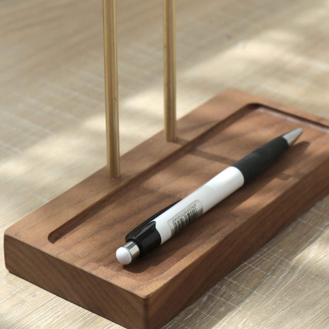 Stylish Earphone Stand with USB Ports for AirPods MAX