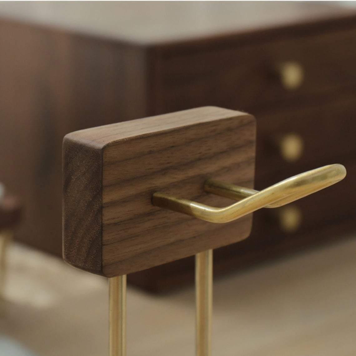 Stylish Earphone Stand with USB Ports for AirPods MAX