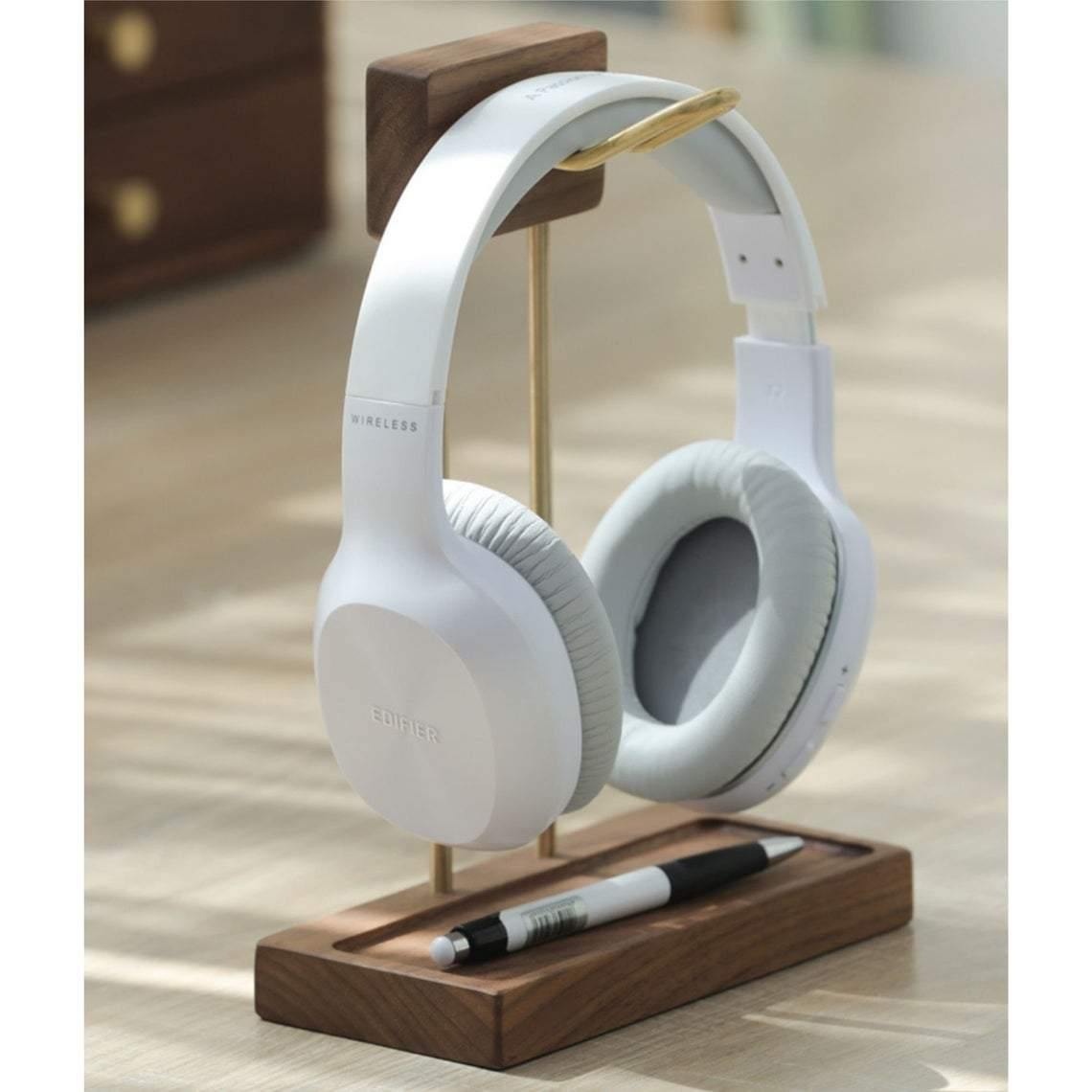 Stylish Earphone Stand with USB Ports for AirPods MAX