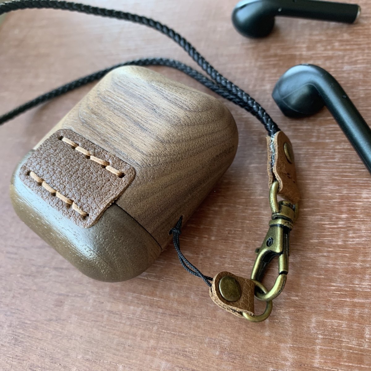 Handcrafted Wood AirPod Case 🎧 Walnut Wood Protective Cover